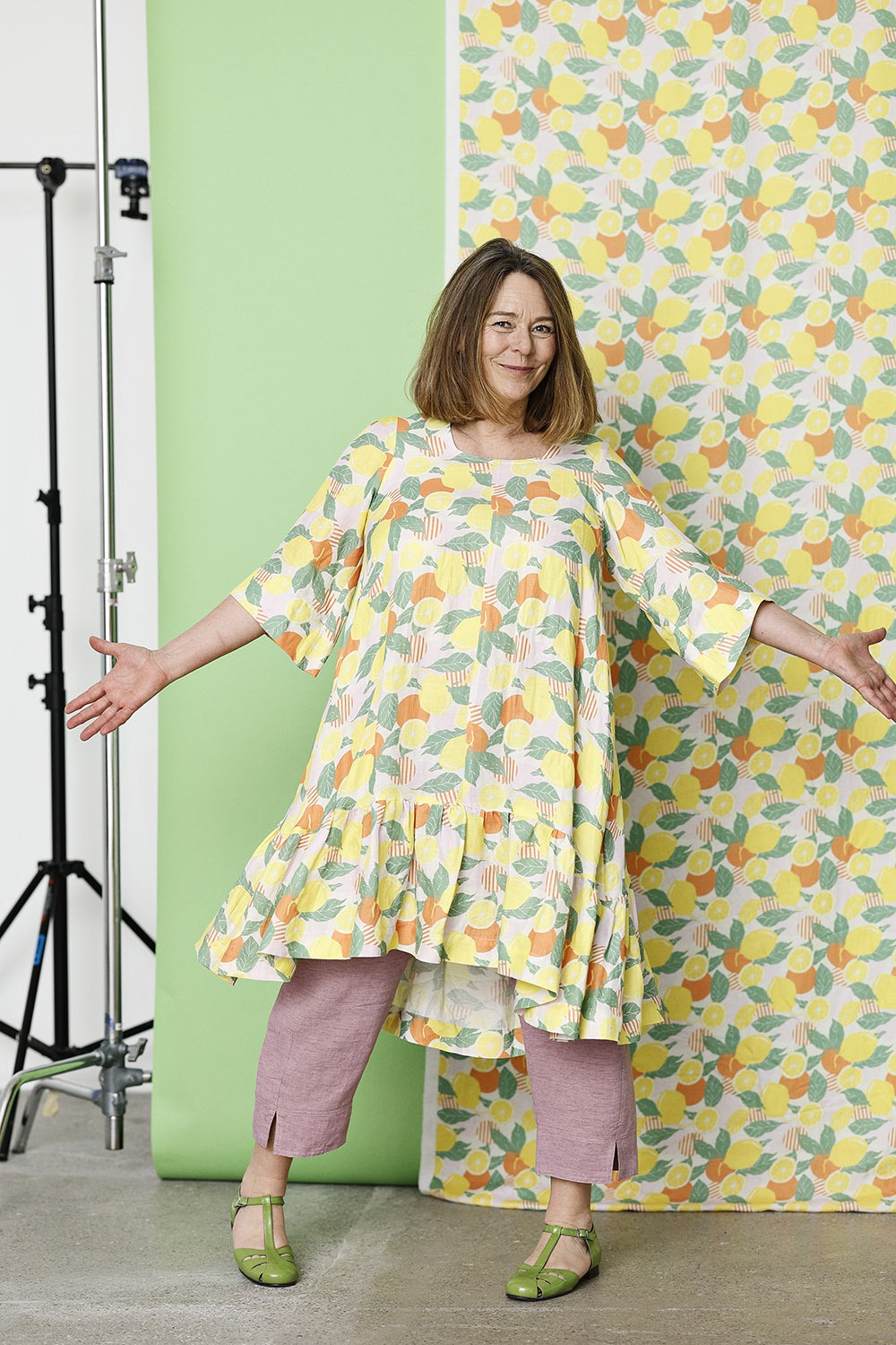 kjole med citronprint i cupro hør | sommerkjole | mcverdi – McVERDI
